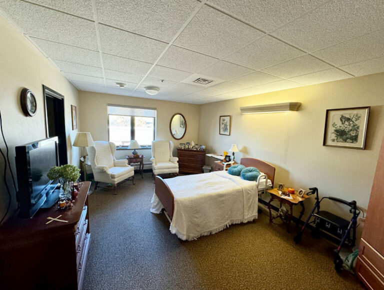 Memory Care & Enhanced Assisted Living for Seniors in Milwaukee ...